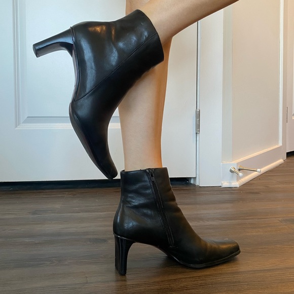Vintage | Shoes | Vintage Black Y2k Heeled Boot With Red Bottoms | Poshmark